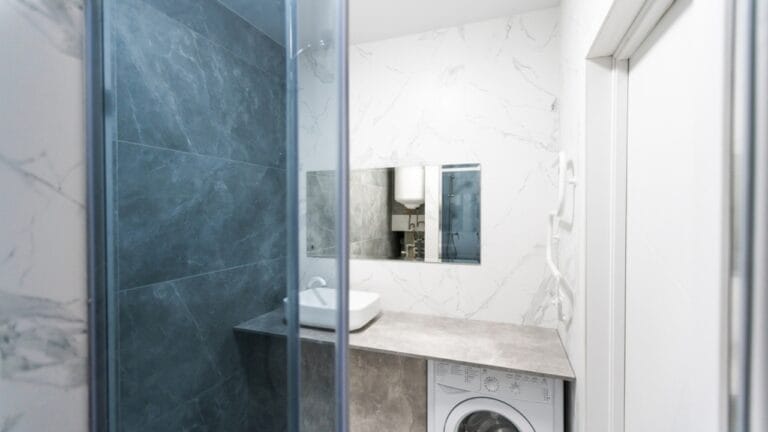 10 Timeless Shower Door Styles for a Bathroom That Always Looks Chic