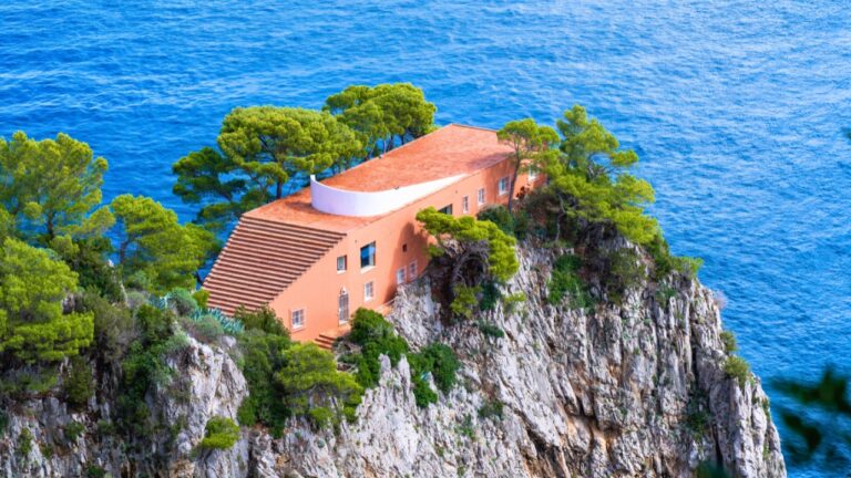 23 Famous Houses That Changed Architecture Forever