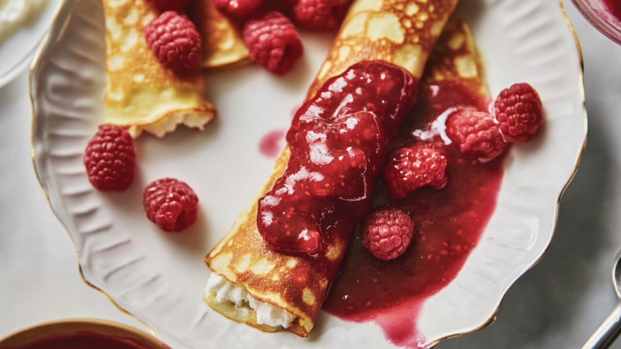 How to Make Sweet Cheese Crepes with Raspberry Sauce