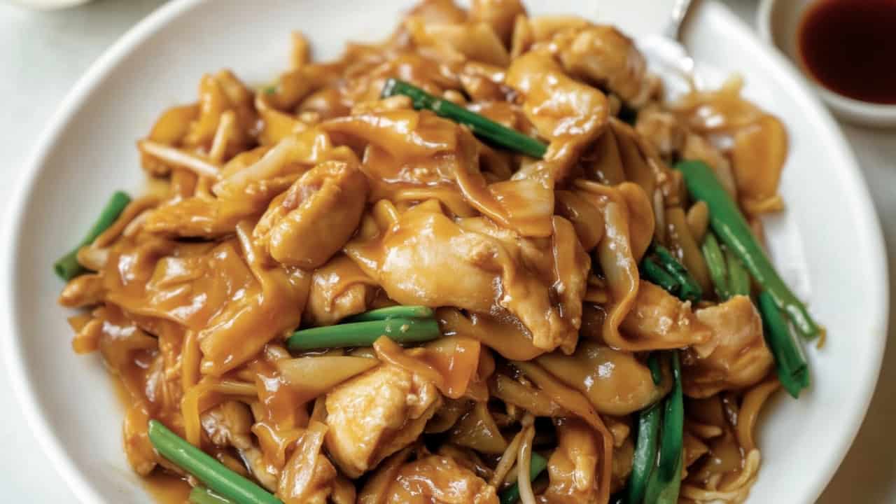 Smoky & Saucy Chicken Chow Fun